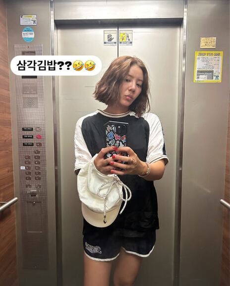 Son Dam-bi posts selfie, stays radiant despite 7kg gain - CHOSUNBIZ