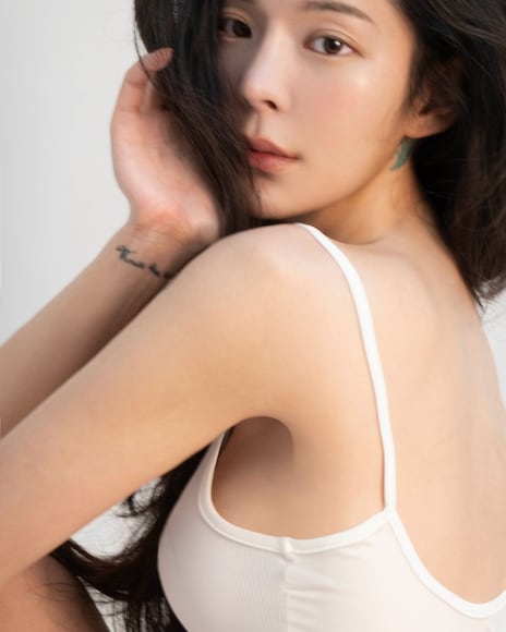 장재인, '170cm 47kg'에도 꽉찬 볼륨감 "나도 사랑이 되고 싶었습니다" - 조선비즈