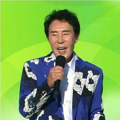 Late Song Dae-kwan receives standing ovation in final performance on ...