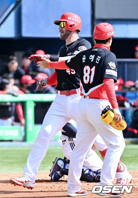 Patrick Wisdom breaks slump and hits first home run for KIA at Jamsil ...