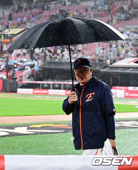 Roh Si-hwan's home run leads Hanwha Eagles to rain-shortened victory ...