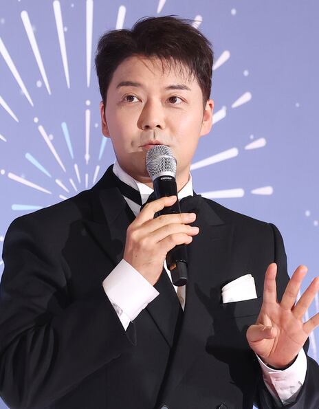 Jun Hyun-moo apologizes over I Live Alone cast controversies - CHOSUNBIZ