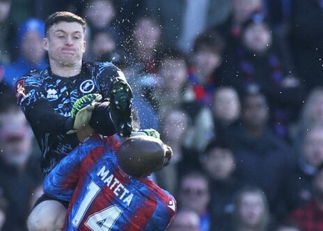 Mateta suffers horrific injury in reckless play as Millwall fans chant ...