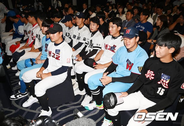 1R 고교투수→2·3R 대졸·야수 강세, 야구 꿈나무 110명 프로 유니폼 입었다 [신인 드래프트] - 조선비즈