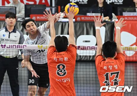 [Photo] Shin Ho-jin breaks through block - CHOSUNBIZ