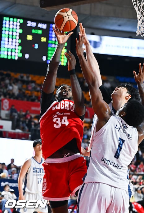 [Photo] Warney sinks precise under-rim shot - CHOSUNBIZ
