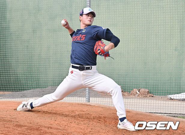 [Photo] Kim Gijun throws bullpen - CHOSUNBIZ