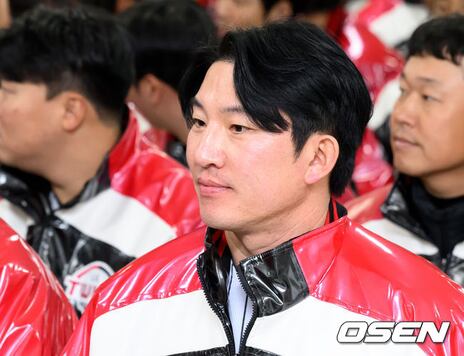 [Photo] Jang Si-hwan wears LG uniform - CHOSUNBIZ