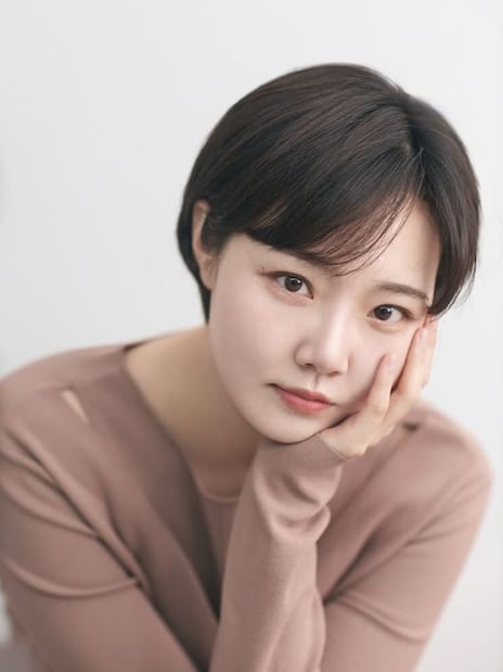 Son Su-a joins mother Lee Kyung-sil in play and navigates public ...