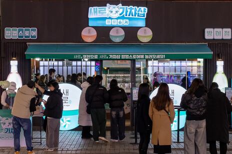 Lotte Chilsung opens Saero gacha pop-ups across Seoul districts - CHOSUNBIZ