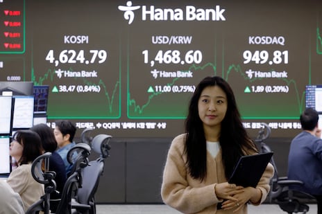 Won-dollar rate climbs past 1,472 won amid surge in Korean overseas ...