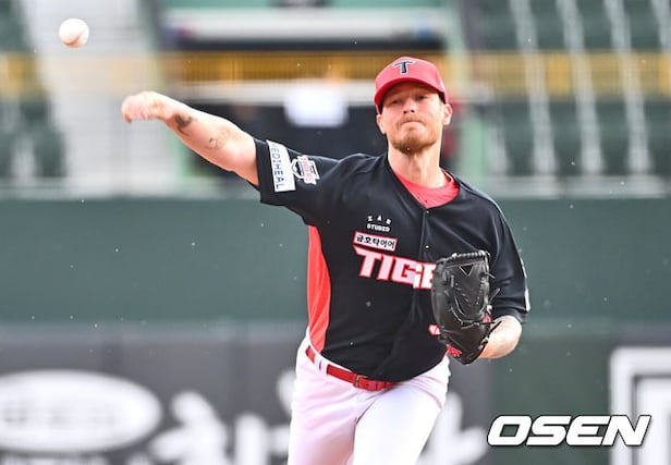 KIA's Adam Oller shines in debut with 152 km/h fastball against Lotte ...