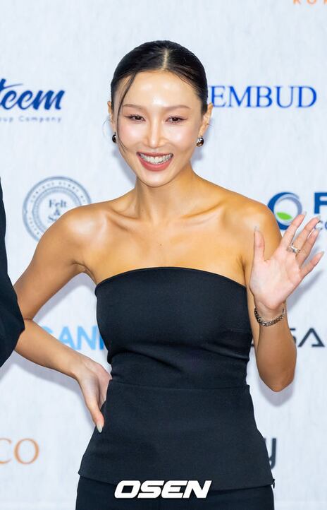 Hwasa trims weight to 40kg range after strict diet and workout shift ...