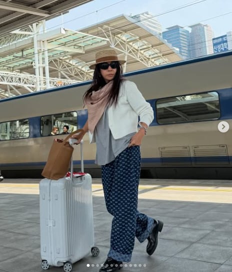 Hwang Shin-hye dazzles in travel photo shoot at train station - CHOSUNBIZ
