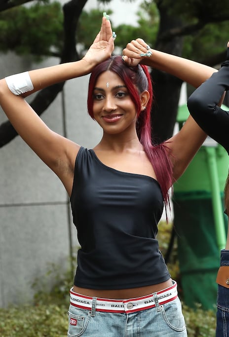 KATSEYE member Lara proudly comes out as lesbian to fans on Weverse ...