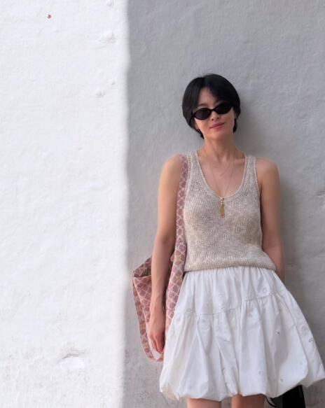Song Hye-kyo showcases summer style with short hair and skirt-socks in ...