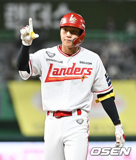 '괴물신인의 탄생' 박지환, 8회 역전타→10회 끝내기 안타 폭발…SSG, KIA 상대 7-6 짜릿한 끝내기 승리 [인천 리뷰] - 조선비즈