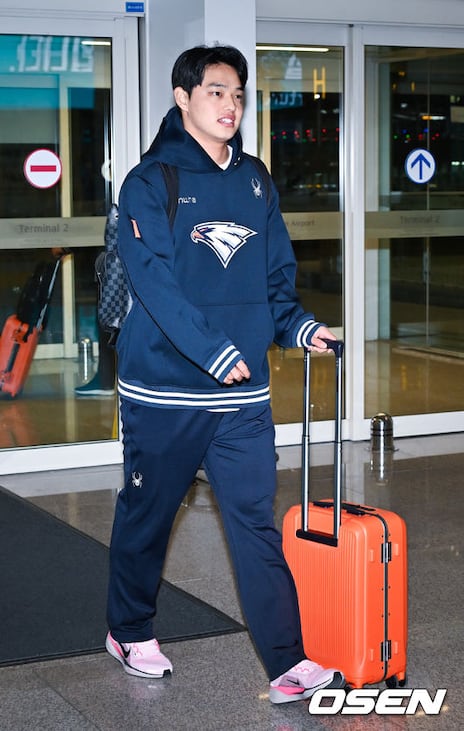 [Photo] Moon Dong-ju, heads to Australia - CHOSUNBIZ