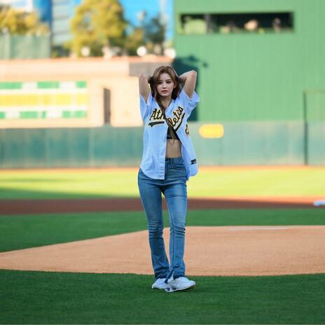 NMIXX performs and Seol-yun throws ceremonial pitch at Oracle Park for ...