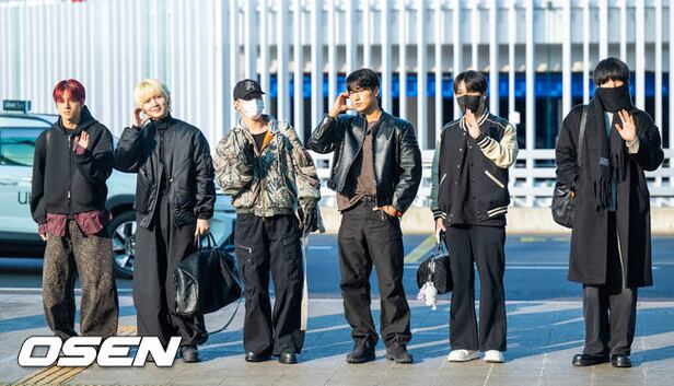 [Photo] ATEEZ sends affectionate heart to fans - CHOSUNBIZ