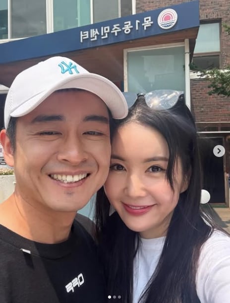 Jang Young-ran and Han Chang share early voting selfie amid controversy ...