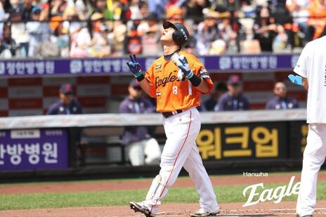 Roh Si-hwan hits home run after 23 days, lifts Hanwha to second place ...
