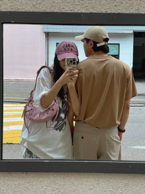 Lee Sol enjoys sweet date with husband Park Seong-gwang amid cancer ...