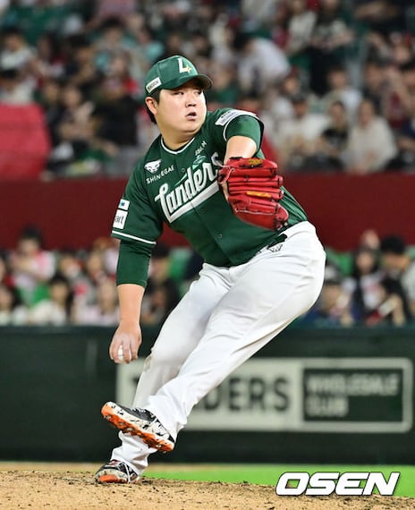 Lee Ro-un transforms from 5.78 to 1.37 ERA, excels in KBO bullpen role ...