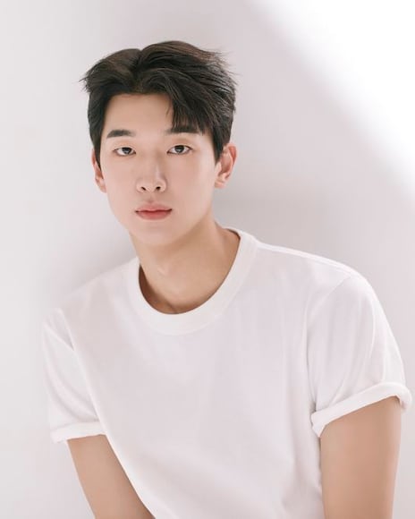 Kim I-jun debuts in tvN's "Resident Playbook" alongside Go Youn-jung ...