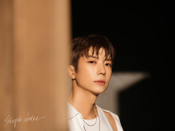 2PM 장우영, 7년 5개월 만 솔로 컴백…"우리만의 시간 채워갈 것" - 조선비즈