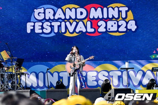 [사진]흰(HYNN),'그민페 무대 올라' - 조선비즈